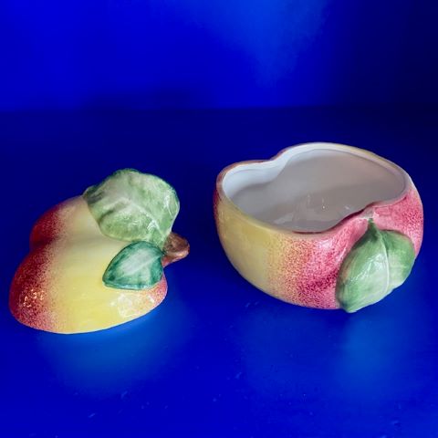 Italian Majolica Lidded Box Peach – Nyary ES